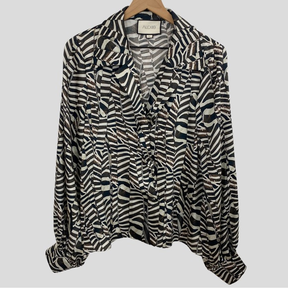 Alexis | Tops | Alexis Black And White Abstract Savannah Zebra Print ...